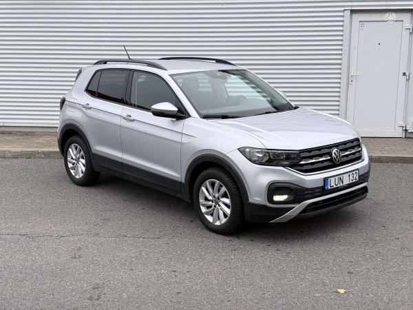 Volkswagen T-Cross 2021 in Vilnius on AUTOMOTO.COM.LV Grey Volkswagen T-Cross 2021 in Vilnius, with an engine capacity of 1.00 L and mileage of 86 thousand km for 14740 €, photo 3 on AUTOMOTO.COM.LV
