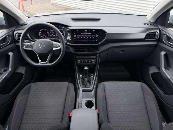 Volkswagen T-Cross 2021 in Vilnius on AUTOMOTO.COM.LV Grey Volkswagen T-Cross 2021 in Vilnius, with an engine capacity of 1.00 L and mileage of 86 thousand km for 14740 €, photo 7 on AUTOMOTO.COM.LV