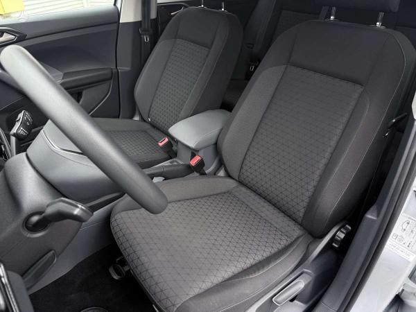 Volkswagen T-Cross 2021 in Vilnius on AUTOMOTO.COM.LV Grey Volkswagen T-Cross 2021 in Vilnius, with an engine capacity of 1.00 L and mileage of 86 thousand km for 14740 €, photo 8 on AUTOMOTO.COM.LV