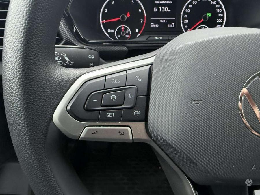 Серый Фольксваген T-Cross 2021 в Вильнюс, объемом двигателя 1.00 л и пробегом 86 тыс. км за 14740 €, фото 15 на AUTOMOTO.COM.LV
