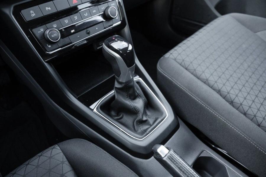 Pelēks Volkswagen T-Cross 2021 Rīga, ar dzinēja tilpumu 1.00 L un nobraukumu 84 tūkst. km par 15950 €, foto 13 vietnē AUTOMOTO.COM.LV