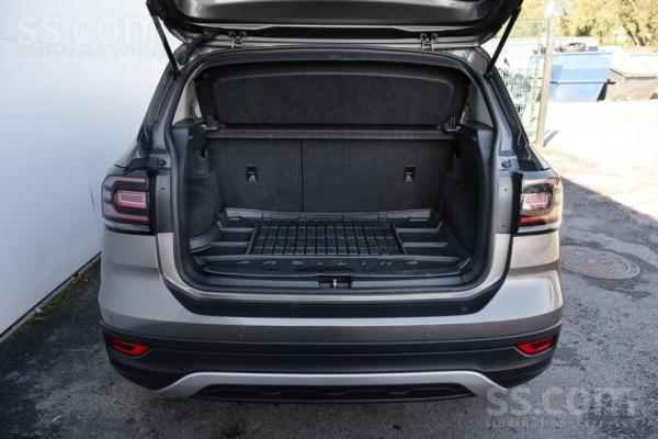 Volkswagen T-Cross 2021 Rīga vietnē Pelēks Volkswagen T-Cross 2021 Rīga, ar dzinēja tilpumu 1.00 L un nobraukumu 84 tūkst. km par 15650 €, foto 9 vietnē AUTOMOTO.COM.LV