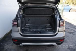 Pelēks Volkswagen T-Cross 2021 Rīga, ar dzinēja tilpumu 1.00 L un nobraukumu 84 tūkst. km par 15650 €, foto 9 vietnē AUTOMOTO.COM.LV
