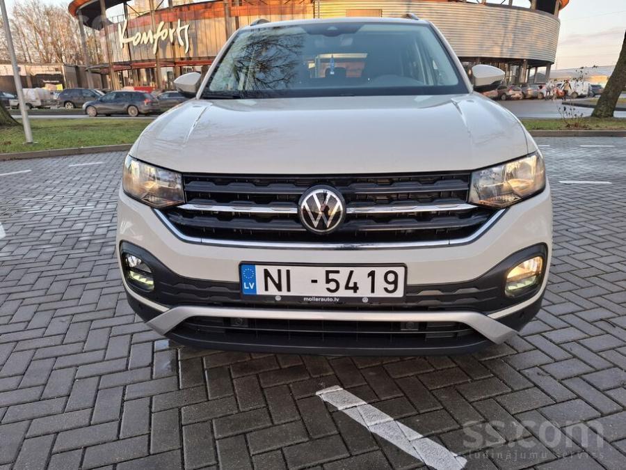 Pelēks Volkswagen T-Cross 2022 Rīga, ar dzinēja tilpumu 1.50 L un nobraukumu 16 tūkst. km par 21000 €, foto 1 vietnē AUTOMOTO.COM.LV