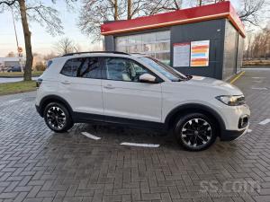 Pelēks Volkswagen T-Cross 2022 Rīga, ar dzinēja tilpumu 1.50 L un nobraukumu 16 tūkst. km par 21000 €, foto 2 vietnē AUTOMOTO.COM.LV