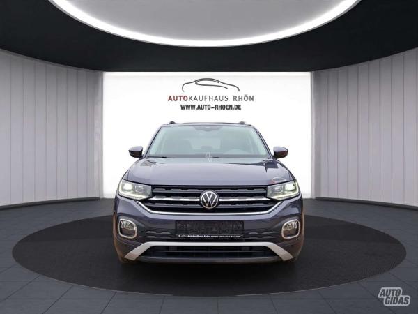 Grey Volkswagen T-Cross 2022 in Kaunas, with an engine capacity of 1.00 L and mileage of 17 thousand km for 24965 €, photo 3 on AUTOMOTO.COM.LV