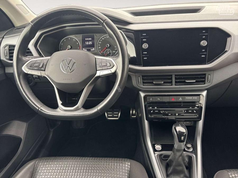 Pelēks Volkswagen T-Cross 2022 Kauņa, ar dzinēja tilpumu 1.00 L un nobraukumu 29 tūkst. km par 22484 €, foto 11 vietnē AUTOMOTO.COM.LV