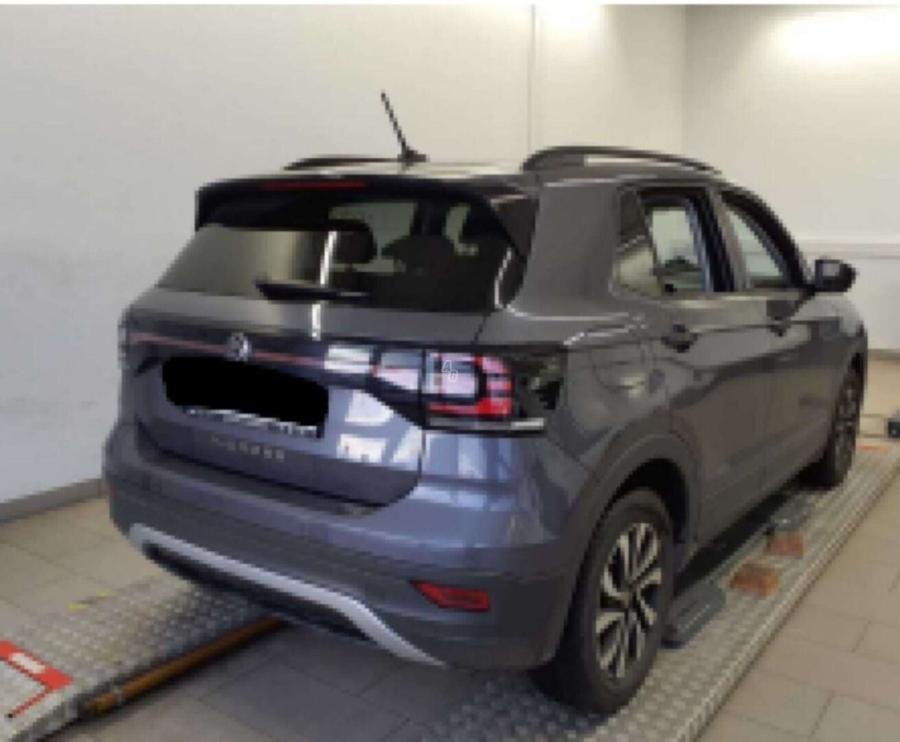 Grey Volkswagen T-Cross 2022 in Kaunas, with an engine capacity of 1.00 L and mileage of 47 thousand km for 21813 €, photo 2 on AUTOMOTO.COM.LV