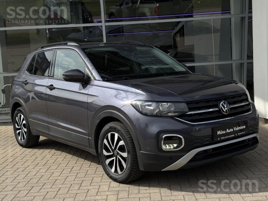Pelēks Volkswagen T-Cross 2022 Valmiera, ar dzinēja tilpumu 1.00 L un nobraukumu 75 tūkst. km par 16700 €, foto 1 vietnē AUTOMOTO.COM.LV