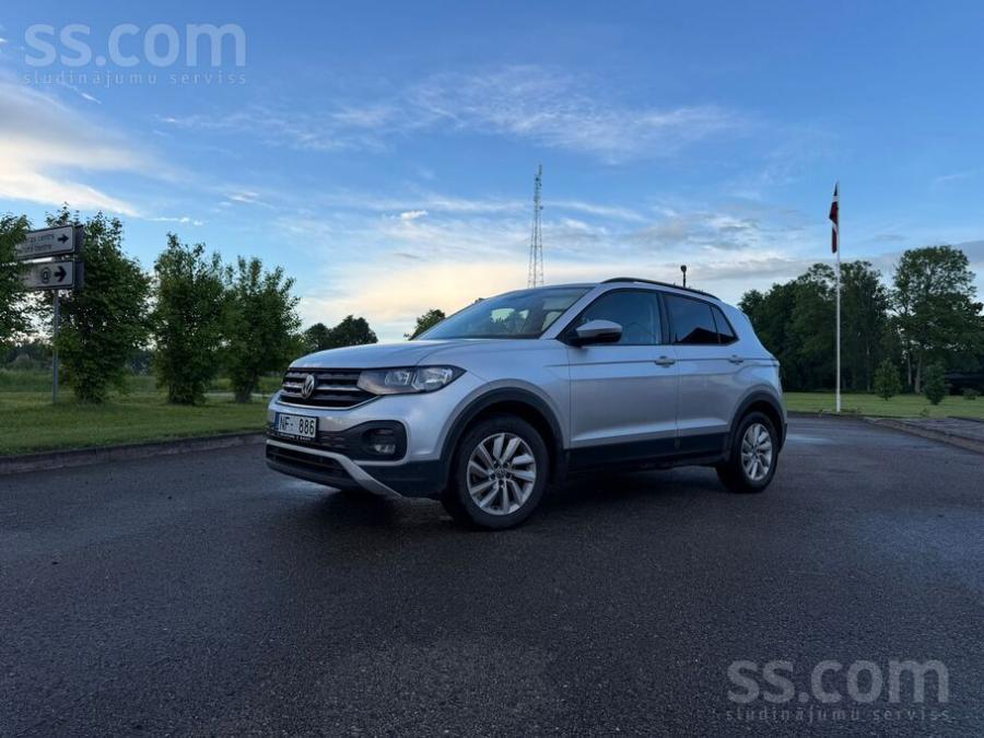 Grey Volkswagen T-Cross 2022 in Valmiera, with an engine capacity of 1.00 L and mileage of 47 thousand km for 16500 €, photo 1 on AUTOMOTO.COM.LV
