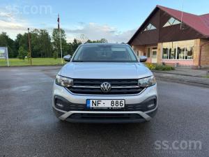 Grey Volkswagen T-Cross 2022 in Valmiera, with an engine capacity of 1.00 L and mileage of 47 thousand km for 16500 €, photo 3 on AUTOMOTO.COM.LV