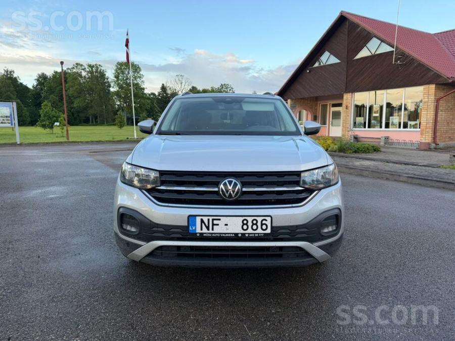 Grey Volkswagen T-Cross 2022 in Valmiera, with an engine capacity of 1.00 L and mileage of 47 thousand km for 16500 €, photo 3 on AUTOMOTO.COM.LV