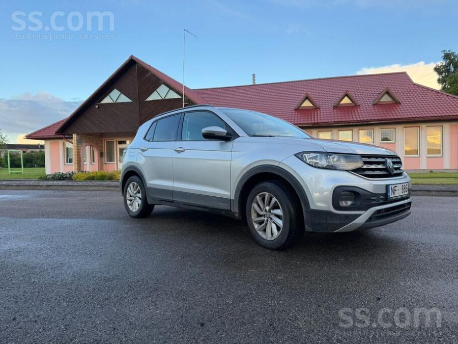 Grey Volkswagen T-Cross 2022 in Valmiera, with an engine capacity of 1.00 L and mileage of 47 thousand km for 16500 €, photo 4 on AUTOMOTO.COM.LV