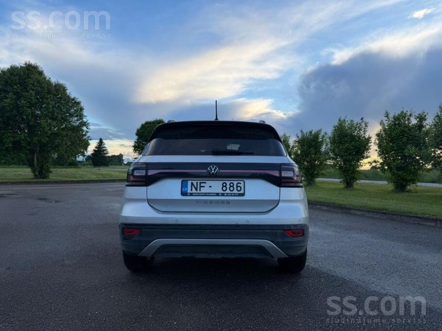 Grey Volkswagen T-Cross 2022 in Valmiera, with an engine capacity of 1.00 L and mileage of 47 thousand km for 16500 €, photo 6 on AUTOMOTO.COM.LV