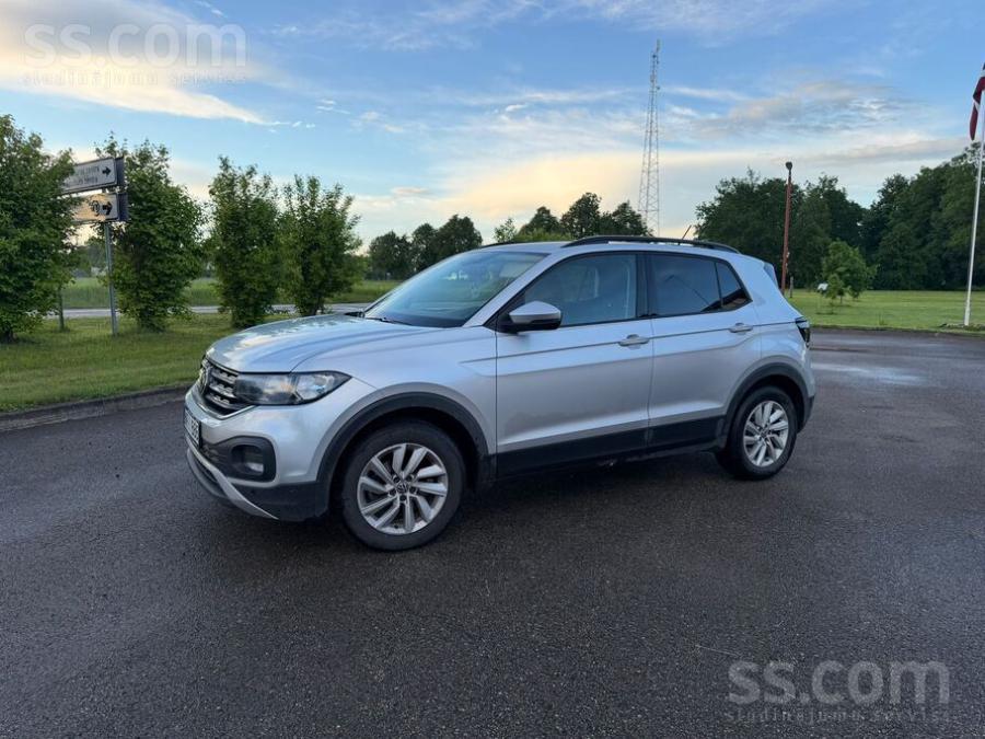 Grey Volkswagen T-Cross 2022 in Valmiera, with an engine capacity of 1.00 L and mileage of 47 thousand km for 16500 €, photo 8 on AUTOMOTO.COM.LV
