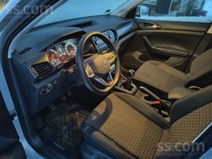 Grey Volkswagen T-Cross 2022 in Valmiera, with an engine capacity of 1.00 L and mileage of 47 thousand km for 16500 €, photo 9 on AUTOMOTO.COM.LV