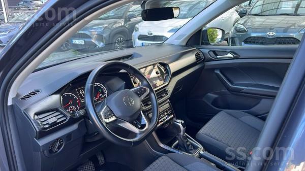 Pelēks Volkswagen T-Cross 2022 Rīga, ar dzinēja tilpumu 1.50 L un nobraukumu 53 tūkst. km par 17450 €, foto 5 vietnē AUTOMOTO.COM.LV