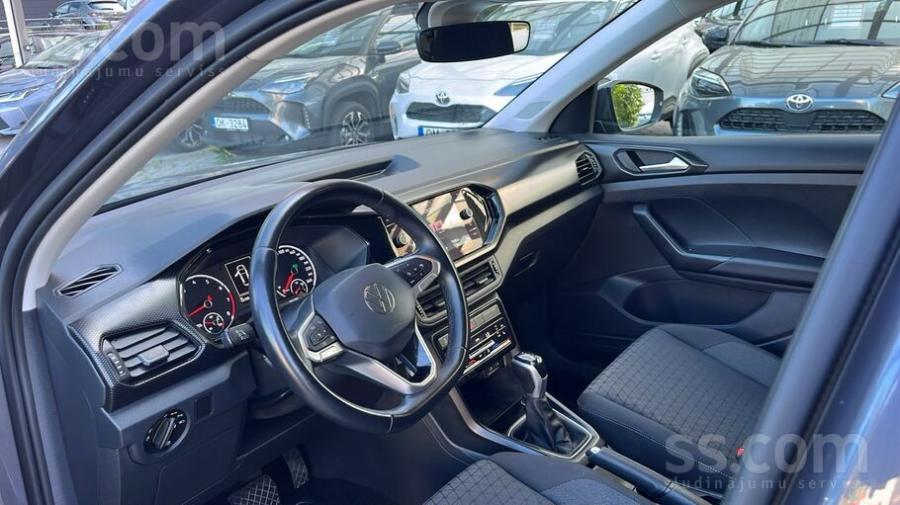 Серый Фольксваген T-Cross 2022 в Рига, объемом двигателя 1.50 л и пробегом 53 тыс. км за 17450 €, фото 6 на AUTOMOTO.COM.LV