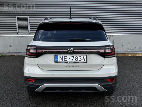 Pelēks Volkswagen T-Cross 2022 Rīga, ar dzinēja tilpumu 1.00 L un nobraukumu 210 tūkst. km par 10900 €, foto 4 vietnē AUTOMOTO.COM.LV