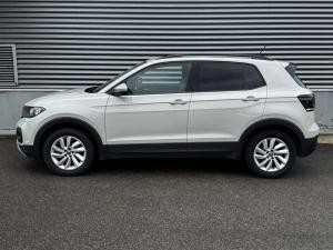 Pelēks Volkswagen T-Cross 2022 Rīga, ar dzinēja tilpumu 1.00 L un nobraukumu 210 tūkst. km par 10900 €, foto 3 vietnē AUTOMOTO.COM.LV