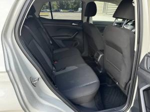 Pelēks Volkswagen T-Cross 2022 Rīga, ar dzinēja tilpumu 1.00 L un nobraukumu 210 tūkst. km par 10900 €, foto 12 vietnē AUTOMOTO.COM.LV