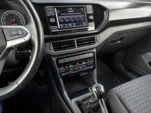Pelēks Volkswagen T-Cross 2022 Rīga, ar dzinēja tilpumu 1.00 L un nobraukumu 210 tūkst. km par 10900 €, foto 17 vietnē AUTOMOTO.COM.LV