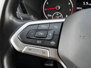 Pelēks Volkswagen T-Cross 2022 Rīga, ar dzinēja tilpumu 1.00 L un nobraukumu 210 tūkst. km par 10900 €, foto 22 vietnē AUTOMOTO.COM.LV