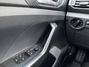 Pelēks Volkswagen T-Cross 2022 Rīga, ar dzinēja tilpumu 1.00 L un nobraukumu 210 tūkst. km par 10900 €, foto 23 vietnē AUTOMOTO.COM.LV