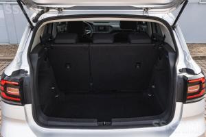 Pelēks Volkswagen T-Cross 2022 Ventspils, ar dzinēja tilpumu 1.00 L un nobraukumu 49 tūkst. km par 15850 €, foto 14 vietnē AUTOMOTO.COM.LV