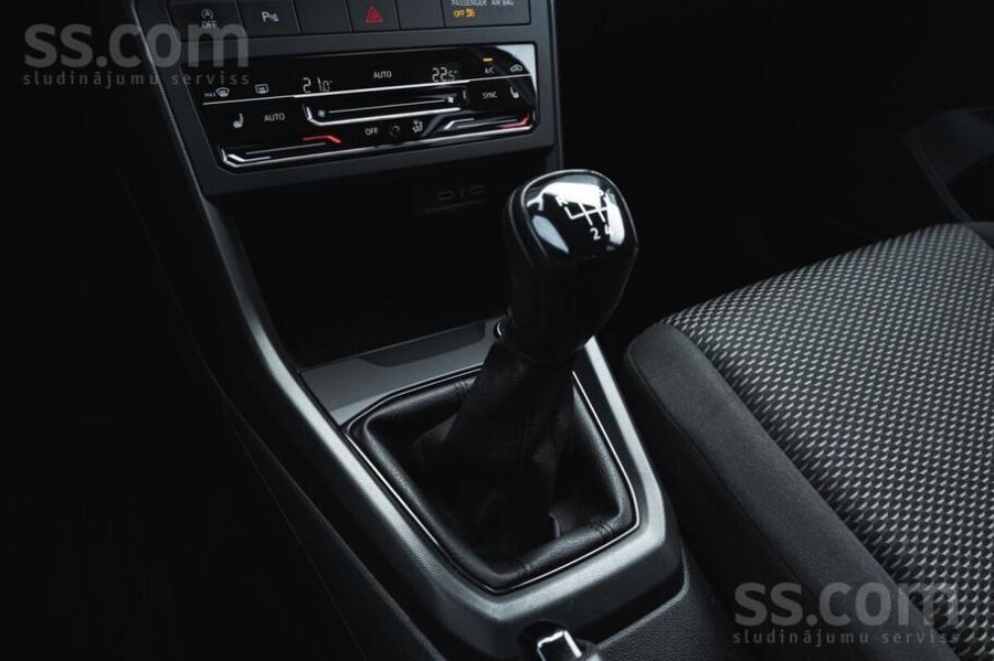 Pelēks Volkswagen T-Cross 2022 Ventspils, ar dzinēja tilpumu 1.00 L un nobraukumu 49 tūkst. km par 15850 €, foto 26 vietnē AUTOMOTO.COM.LV