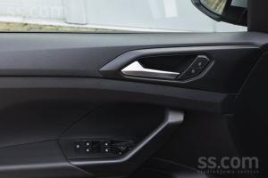 Pelēks Volkswagen T-Cross 2022 Ventspils, ar dzinēja tilpumu 1.00 L un nobraukumu 49 tūkst. km par 15850 €, foto 28 vietnē AUTOMOTO.COM.LV