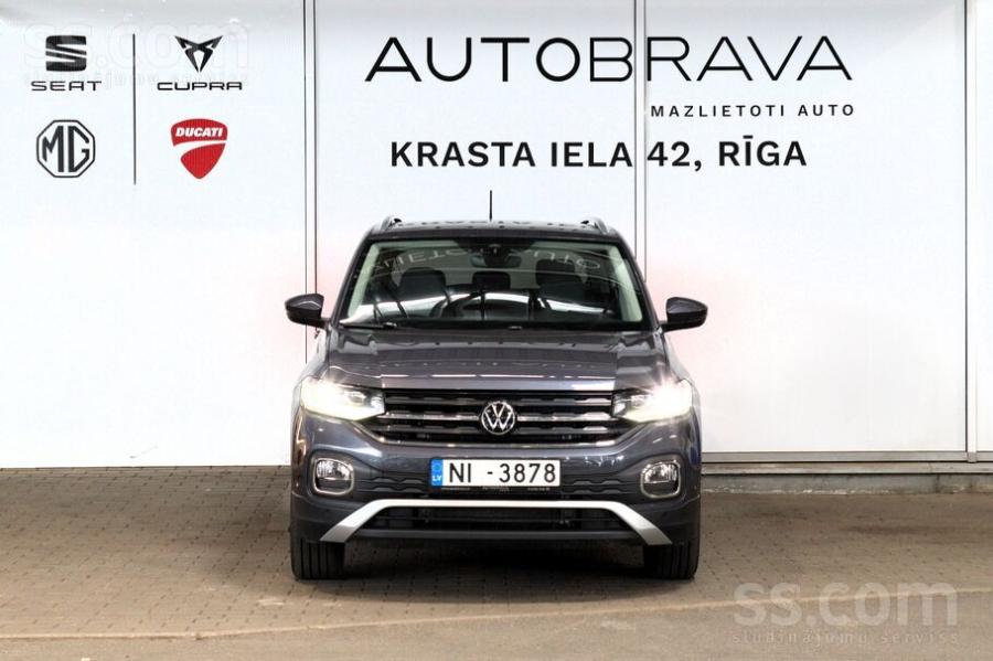 Pelēks Volkswagen T-Cross 2022 Rīga, ar dzinēja tilpumu 1.00 L un nobraukumu 75 tūkst. km par 16490 €, foto 3 vietnē AUTOMOTO.COM.LV