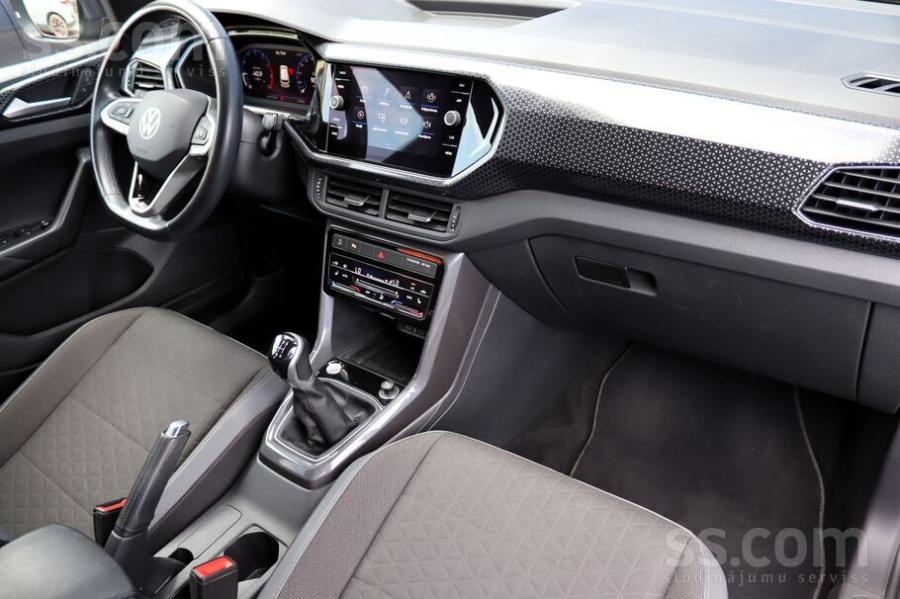 Pelēks Volkswagen T-Cross 2022 Rīga, ar dzinēja tilpumu 1.00 L un nobraukumu 75 tūkst. km par 16490 €, foto 24 vietnē AUTOMOTO.COM.LV
