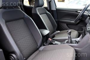 Pelēks Volkswagen T-Cross 2022 Rīga, ar dzinēja tilpumu 1.00 L un nobraukumu 75 tūkst. km par 16490 €, foto 26 vietnē AUTOMOTO.COM.LV
