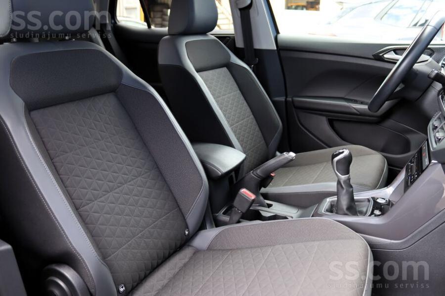 Pelēks Volkswagen T-Cross 2022 Rīga, ar dzinēja tilpumu 1.00 L un nobraukumu 75 tūkst. km par 16490 €, foto 26 vietnē AUTOMOTO.COM.LV