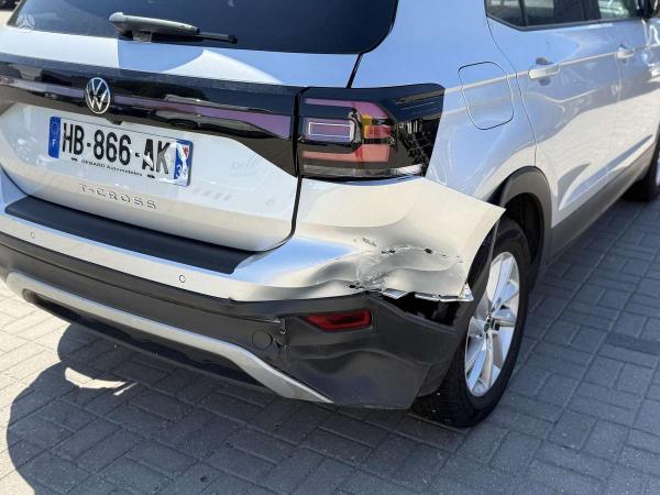 Grey Volkswagen T-Cross 2022 in Kaunas, with an engine capacity of 1.00 L and mileage of 39 thousand km for 11800 €, photo 6 on AUTOMOTO.COM.LV