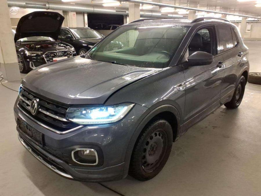Grey Volkswagen T-Cross 2022 in Vilnius, with an engine capacity of 1.50 L and mileage of 135 thousand km for 18820 €, photo 1 on AUTOMOTO.COM.LV