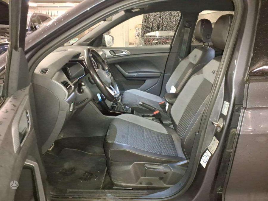 Grey Volkswagen T-Cross 2022 in Vilnius, with an engine capacity of 1.50 L and mileage of 135 thousand km for 18820 €, photo 7 on AUTOMOTO.COM.LV