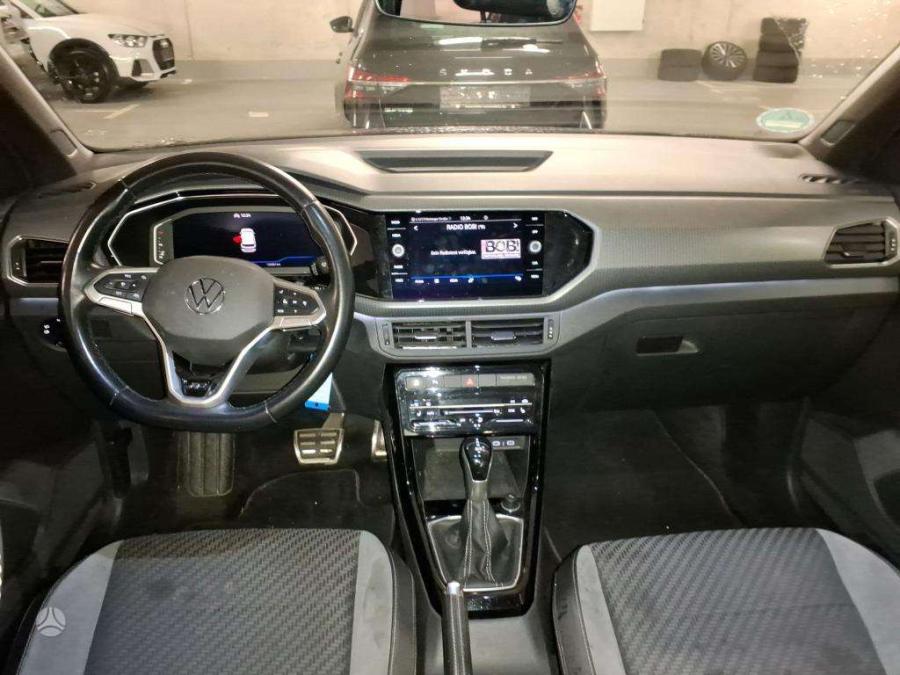 Grey Volkswagen T-Cross 2022 in Vilnius, with an engine capacity of 1.50 L and mileage of 135 thousand km for 18820 €, photo 8 on AUTOMOTO.COM.LV