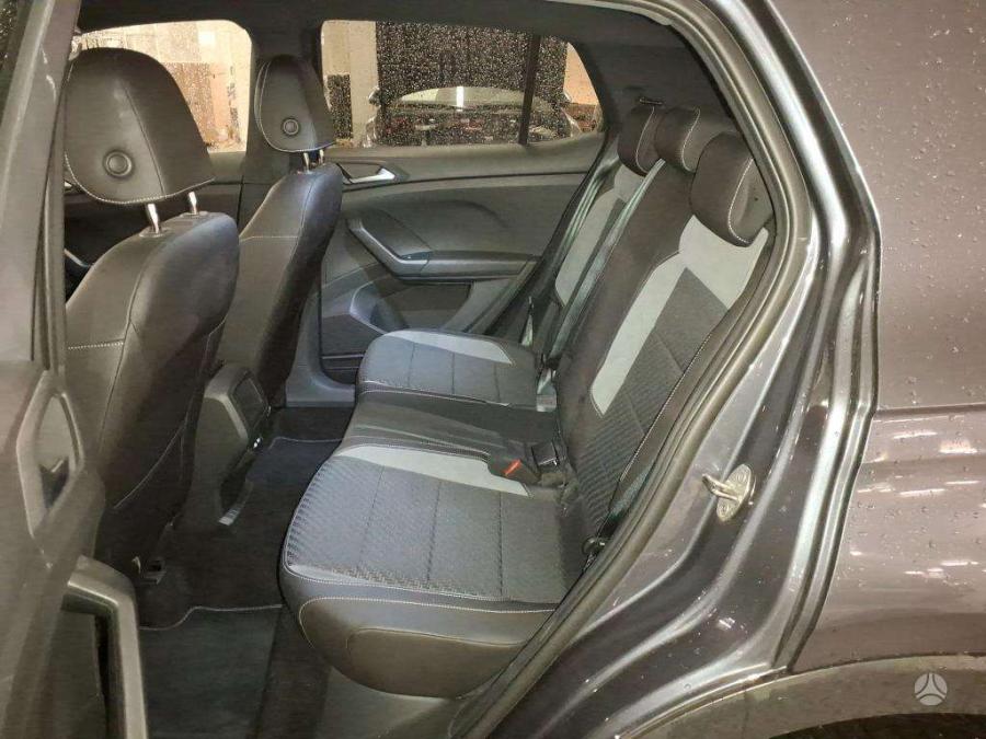 Grey Volkswagen T-Cross 2022 in Vilnius, with an engine capacity of 1.50 L and mileage of 135 thousand km for 18820 €, photo 11 on AUTOMOTO.COM.LV