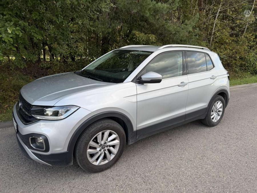 Pelēks Volkswagen T-Cross 2022 Viļņa, ar dzinēja tilpumu 1.00 L un nobraukumu 66 tūkst. km par 17500 €, foto 1 vietnē AUTOMOTO.COM.LV