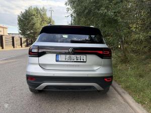 Pelēks Volkswagen T-Cross 2022 Viļņa, ar dzinēja tilpumu 1.00 L un nobraukumu 66 tūkst. km par 17500 €, foto 4 vietnē AUTOMOTO.COM.LV