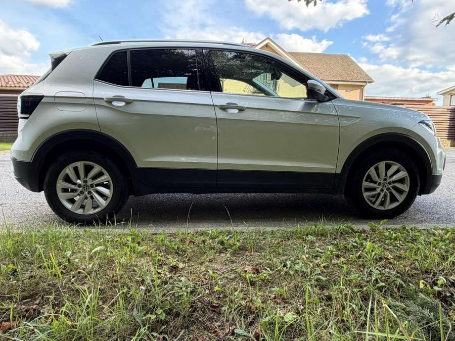 Pelēks Volkswagen T-Cross 2022 Viļņa, ar dzinēja tilpumu 1.00 L un nobraukumu 66 tūkst. km par 17500 €, foto 6 vietnē AUTOMOTO.COM.LV