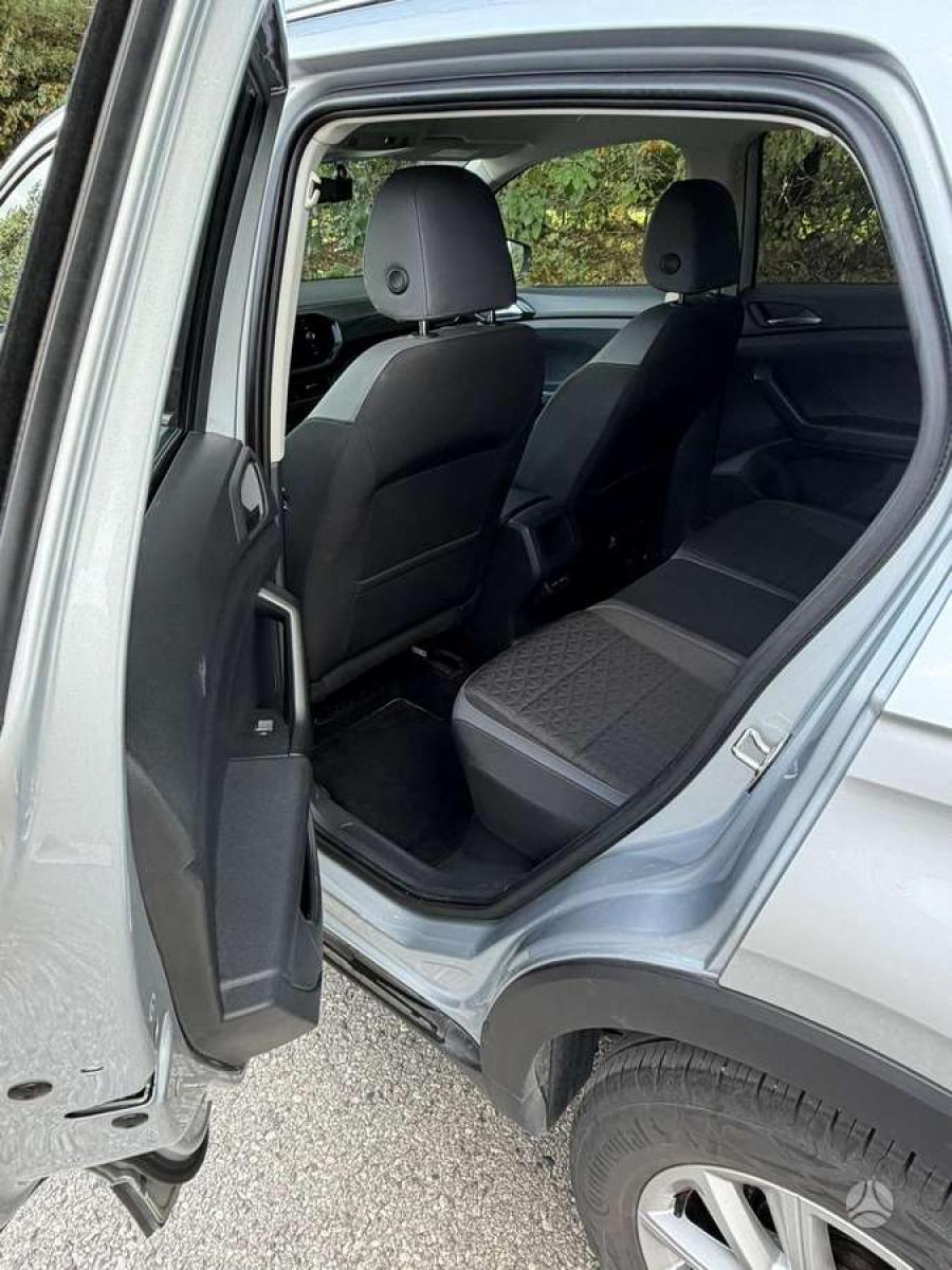 Pelēks Volkswagen T-Cross 2022 Viļņa, ar dzinēja tilpumu 1.00 L un nobraukumu 66 tūkst. km par 17500 €, foto 8 vietnē AUTOMOTO.COM.LV