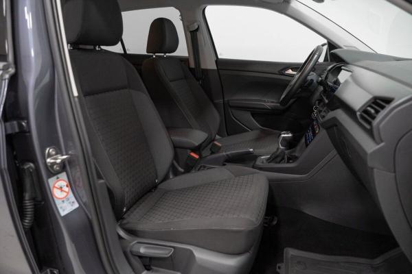 Pelēks Volkswagen T-Cross 2022 Viļņa, ar dzinēja tilpumu 1.00 L un nobraukumu 55 tūkst. km par 16500 €, foto 8 vietnē AUTOMOTO.COM.LV