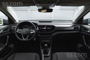 Pelēks Volkswagen T-Cross 2022 Ventspils, ar dzinēja tilpumu 1.00 L un nobraukumu 62 tūkst. km par 16050 €, foto 16 vietnē AUTOMOTO.COM.LV