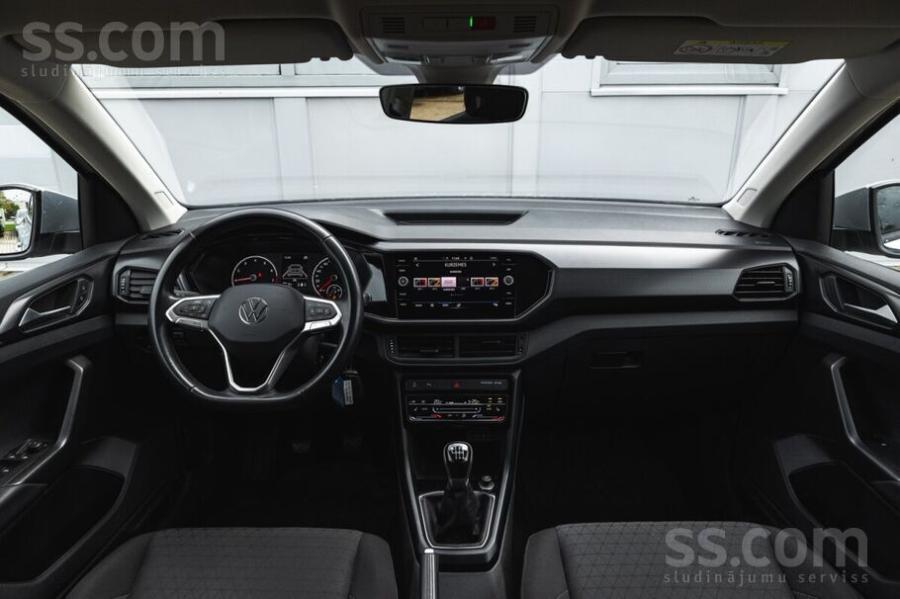 Pelēks Volkswagen T-Cross 2022 Ventspils, ar dzinēja tilpumu 1.00 L un nobraukumu 62 tūkst. km par 16050 €, foto 16 vietnē AUTOMOTO.COM.LV