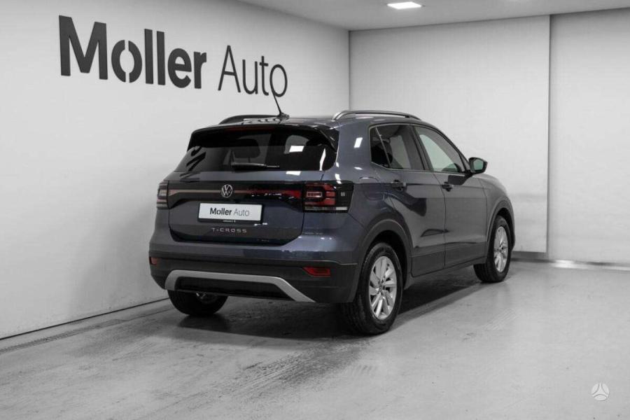 Pelēks Volkswagen T-Cross 2022 Viļņa, ar dzinēja tilpumu 1.00 L un nobraukumu 55 tūkst. km par 16500 €, foto 4 vietnē AUTOMOTO.COM.LV