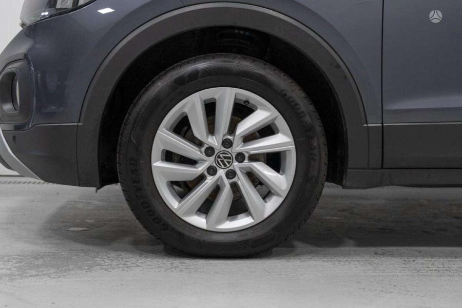 Pelēks Volkswagen T-Cross 2022 Viļņa, ar dzinēja tilpumu 1.00 L un nobraukumu 55 tūkst. km par 16500 €, foto 19 vietnē AUTOMOTO.COM.LV