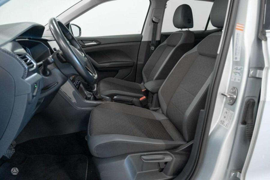Grey Volkswagen T-Cross 2022 in Vilnius, with an engine capacity of 1.00 L and mileage of 66 thousand km for 18900 €, photo 9 on AUTOMOTO.COM.LV
